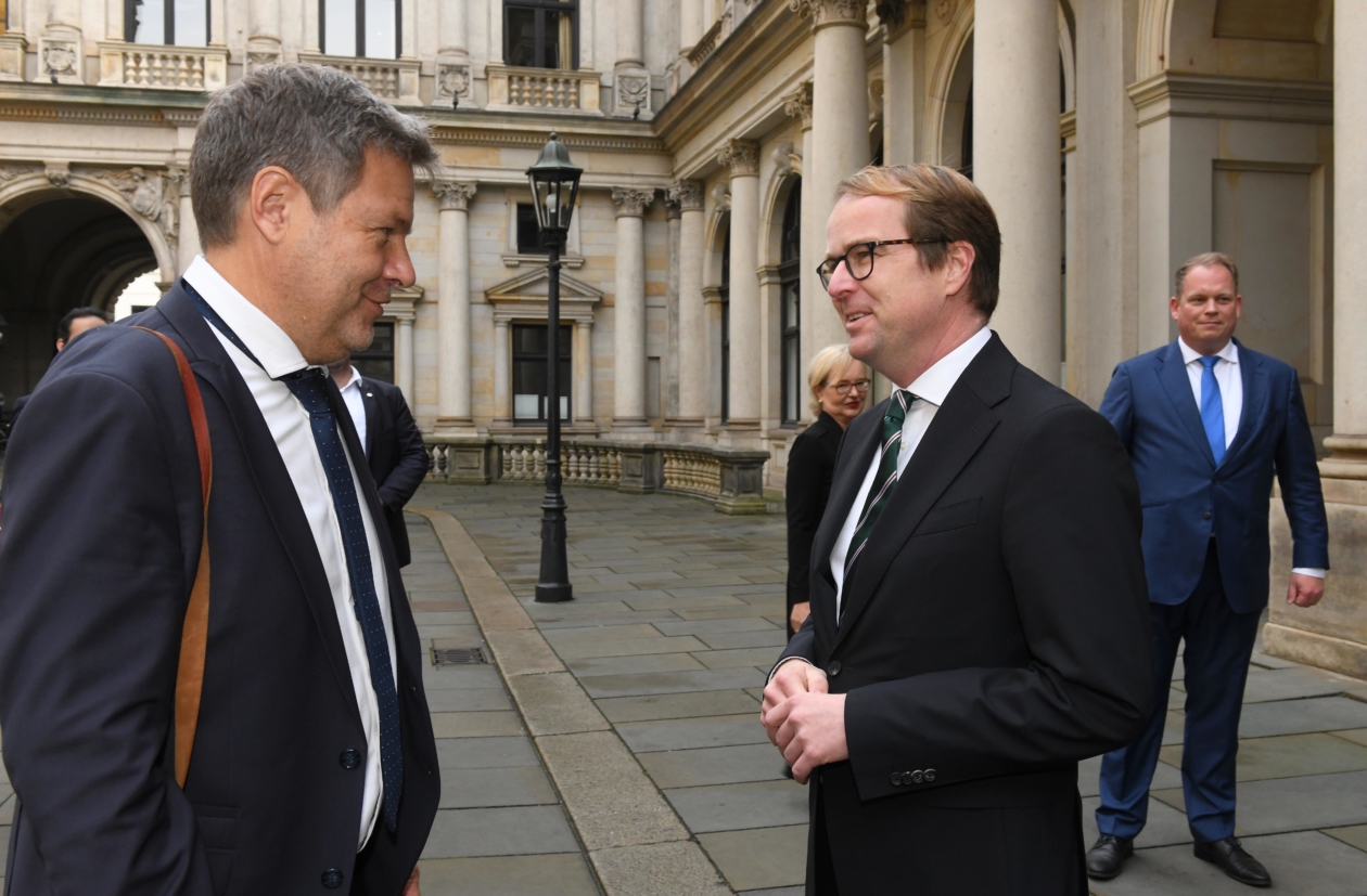 Erste Wasserstofflieferung in Hamburg eingetroffen